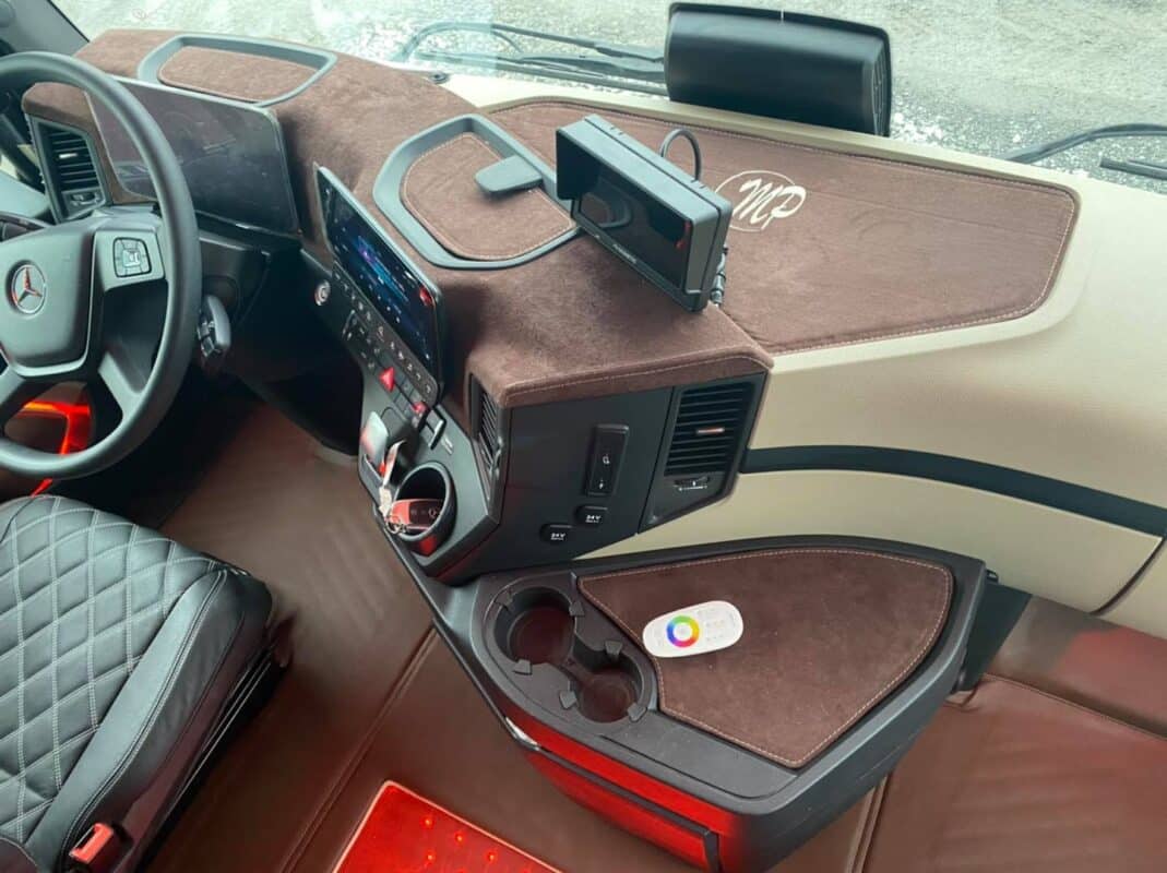 Komplett Gulv Til Mercedes MP5 Actros/Arox – | MP Truck design AS